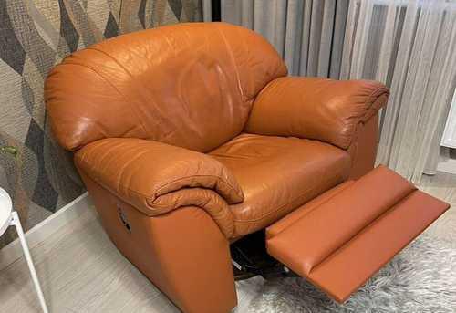 Кожанный диван и кресло качалка