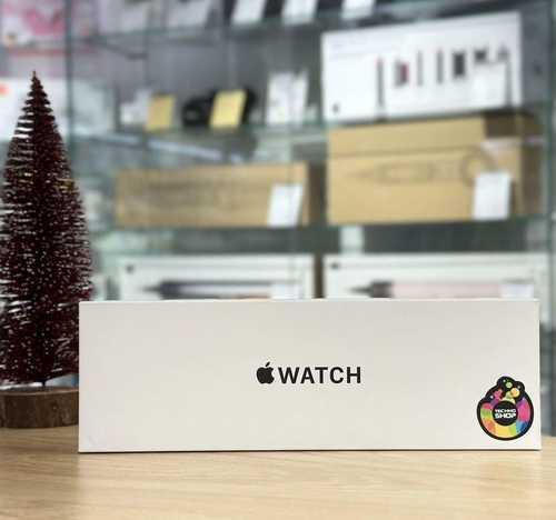 Смарт часы Apple Watch SE 44mm Starlight/Lake Gree