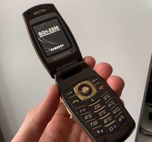 Samsung Versus SGH-E500