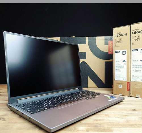 Lenovo Legion Slim 5 Core i7-14700HX/RTX 4070