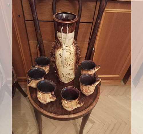 Глиняные кружки и кувшин
