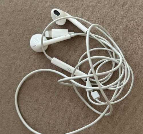 Проводные наушники Apple EarPods (Lightning)