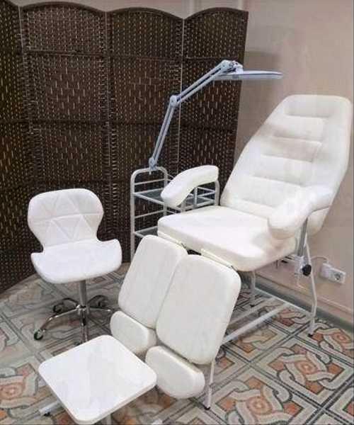 Косметологическое кресло. Педикюрное кресло