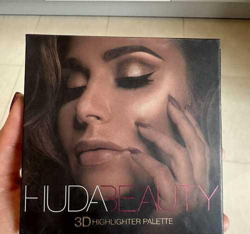 Палетка хайлайтеров huda beauty