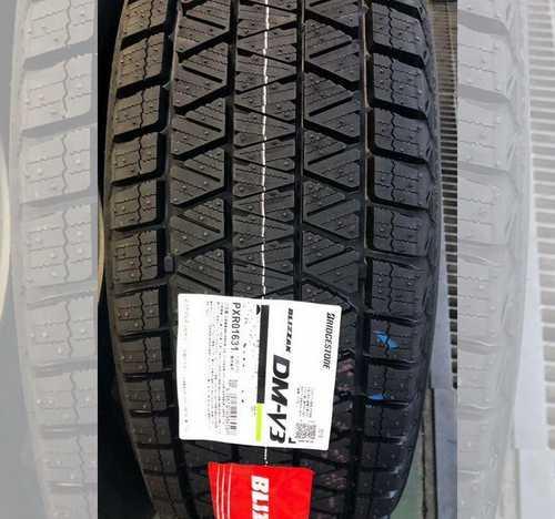 Bridgestone Blizzak DM-V3 275/45 R20 110T