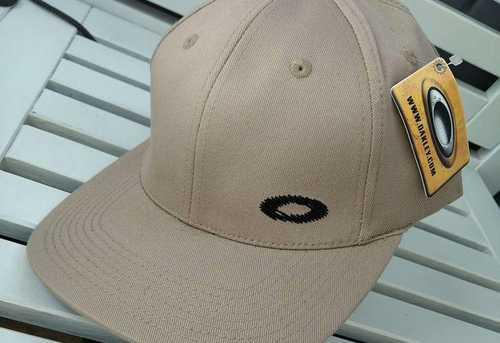 Бейсболка Oakley Paneled Cap