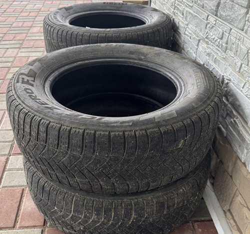 Pirelli Ice Zero FR 215/65 R16 102