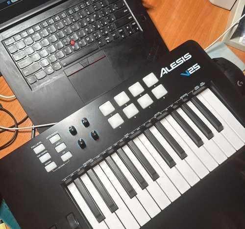 Миди клавиатура Alesis v25