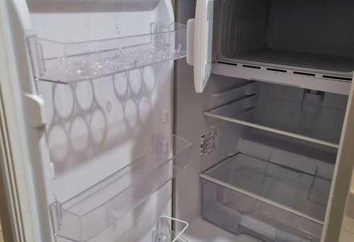Холодильник бирюса м108