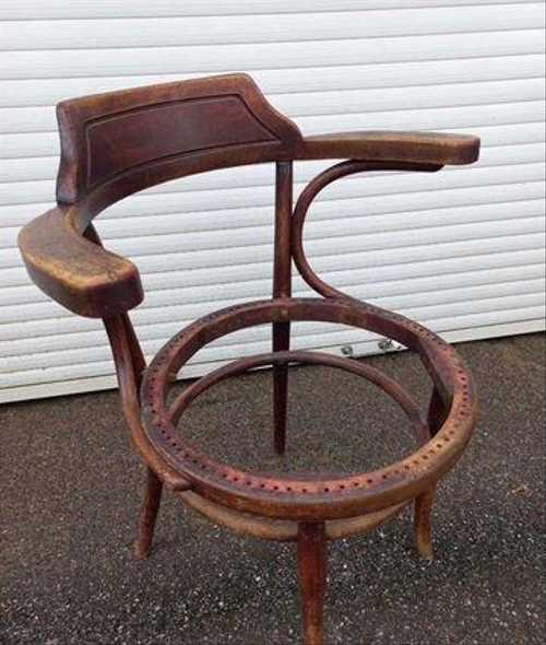 Старинное кресло Тонет