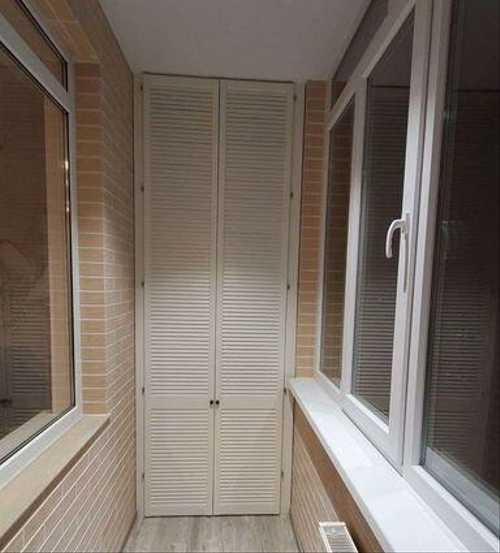 Шкаф на балкон с жалюзийными дверями