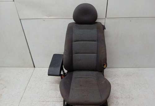 Сиденье переднее левое Opel Corsa C 1.2 2002