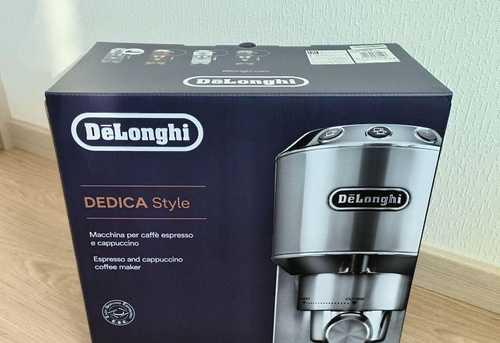 Кофеварка рожковая DeLonghi Dedica EC 685, металл