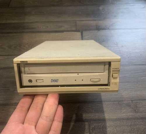 Внешний scsi cd-rom yamaha CRW4260tx