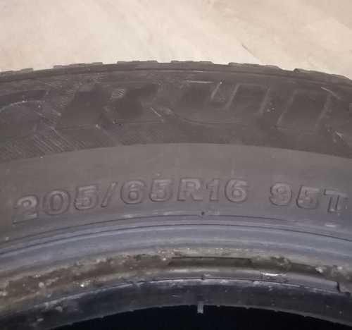 Bridgestone Ice Cruiser 7000 205/65 R16