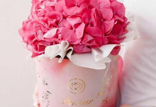 Букет в розовой шляпной коробке Amour Mini из 3 ро