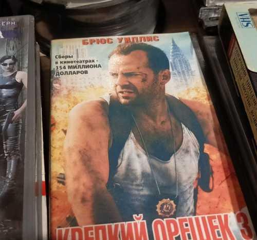 Кассеты, диски, VHS, CD, DVD