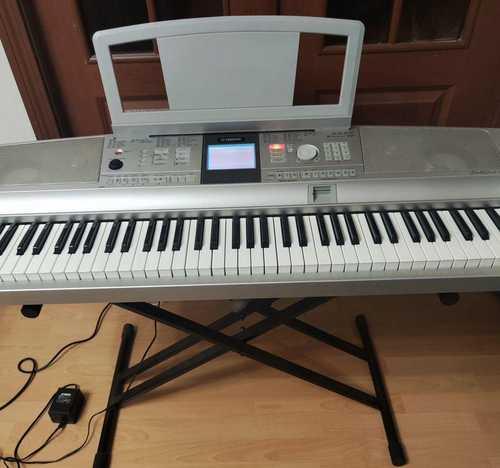 Синтезатор Yamaha DGX 305 + подставка