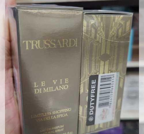 Trussardi limitless shopping via della spiga