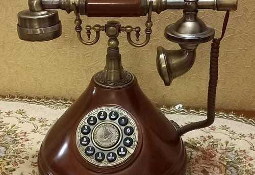 Старый кнопочный телефон