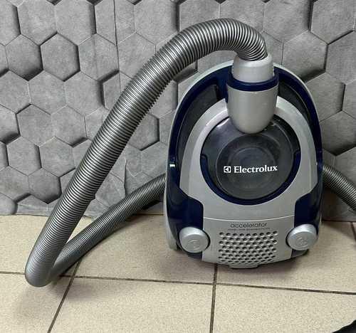 Пылесос Electrolux ZAC 6842