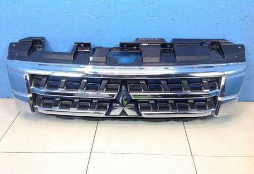 Решетка радиатора Mitsubishi Pajero 4 7450a975