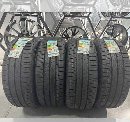 Goodyear EfficientGrip Performance 225/55 R17 101W