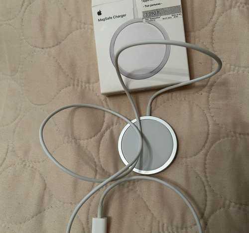 Беспроводное зарядное устройство Apple MagSafe
