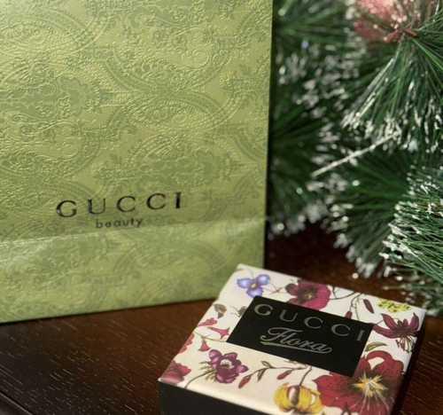 Карманное зеркало gucci