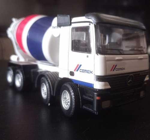 Mercedes Benz Actros 1:50 Conrad