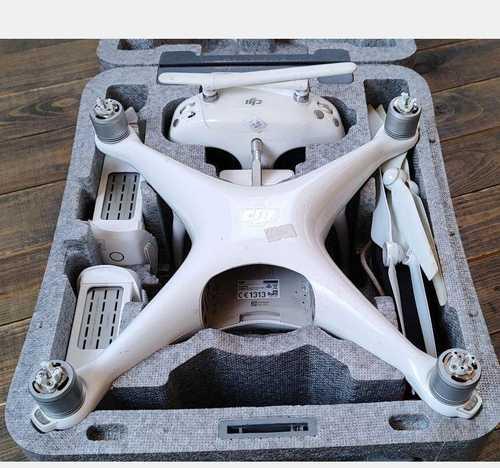 Квадрокоптер DJI phantom 4