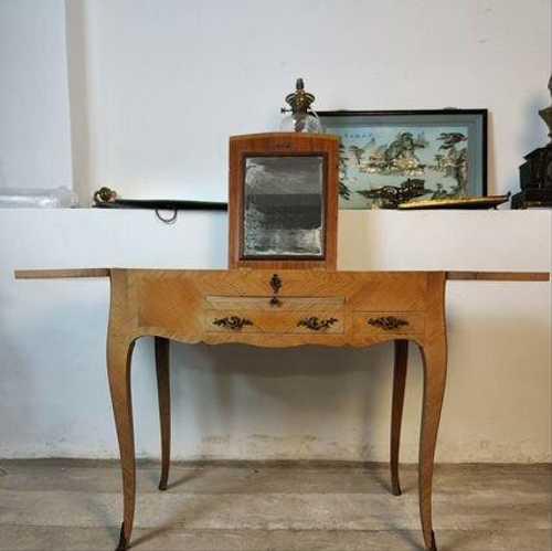 Антикварный столик. Туалетный столик. Луи XV