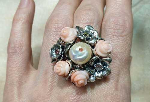 Серебряное кольцо с жемчугом и кораллами
