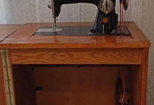 Кабинетная швейная машинка