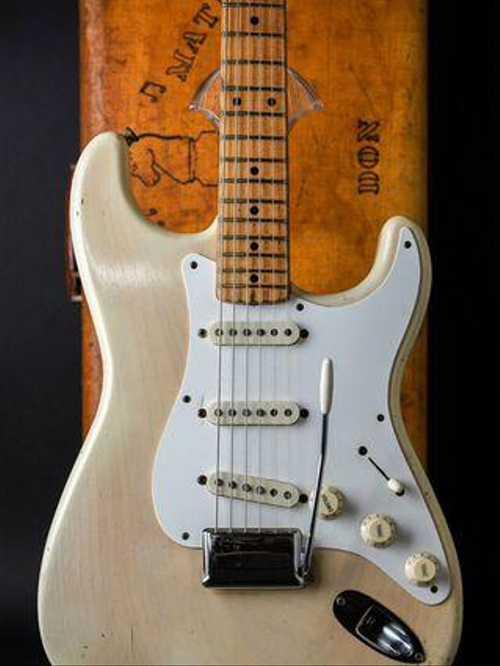 Электрогитара Fender Stratocaster SSS Blonde Finis