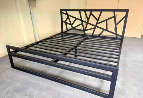 Кровать на металлическом каркасе