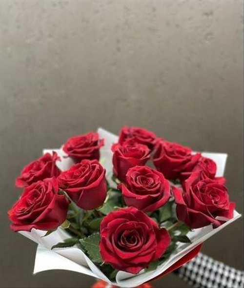 Букет красных роз " Пылкая Любовь"