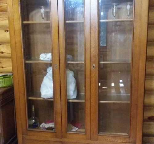 Шкаф буфет витрина массив