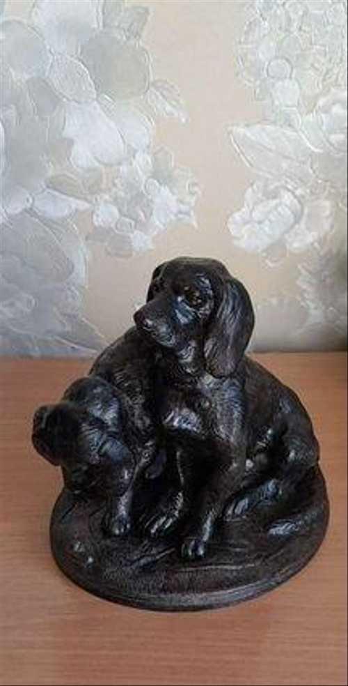 Скульптура "Два щенка с улиткой"