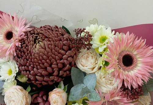 Букет цветов с гранатовой хризантемой, Доставка