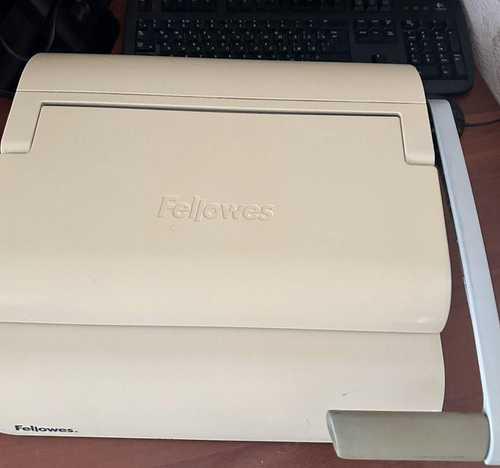 Брошюратор для пласт пружин Fellowes pulsar 300