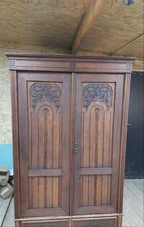 Плотяной старинный антикварный шкаф