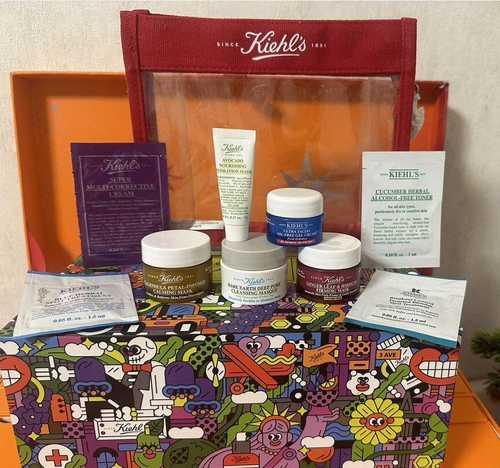 Набор косметики Kiehls новогодний в косметичке