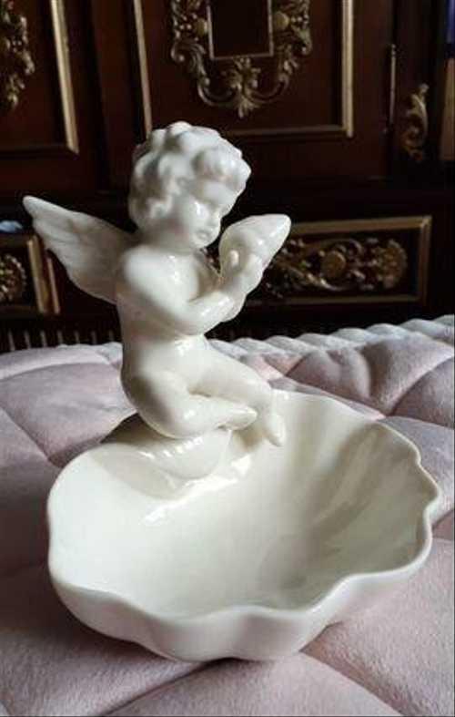 Фарфоровая статуэтка Ангел