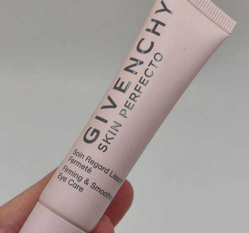 Givenchy skin perfecto для сияния вокруг глаз