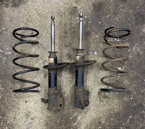 Передние стойки с пружинами toyota corolla 110