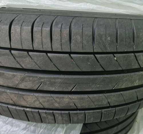 Kumho Ecsta HS52 215/65 R17 99V