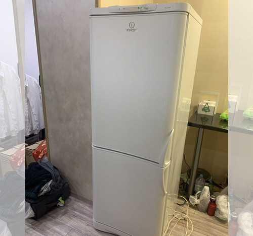 Холодильник бу indesit no frost