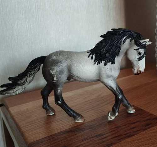 Фигурка лошади schleich