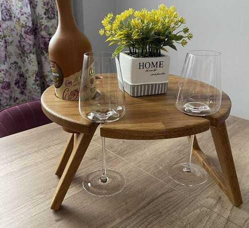 Деревянный столик для вина и закусок